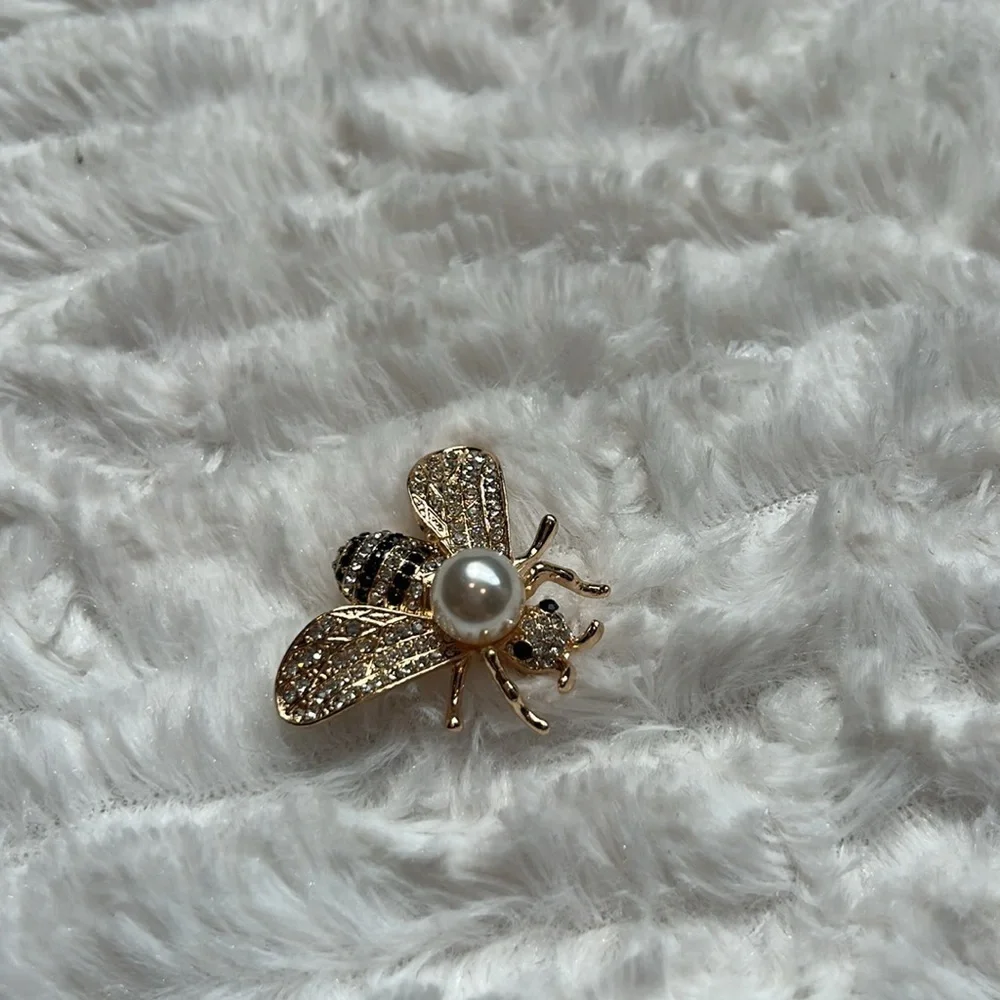 Jewelry | Pearl Gold And Black Beeyonce Hive Brooch Gold 15 Nwot | Poshmark